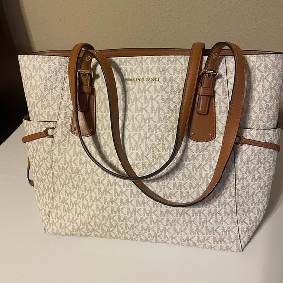 MICHAEL Michael Kors | Bags | Michael Kors White Tote Perfect Condition ...